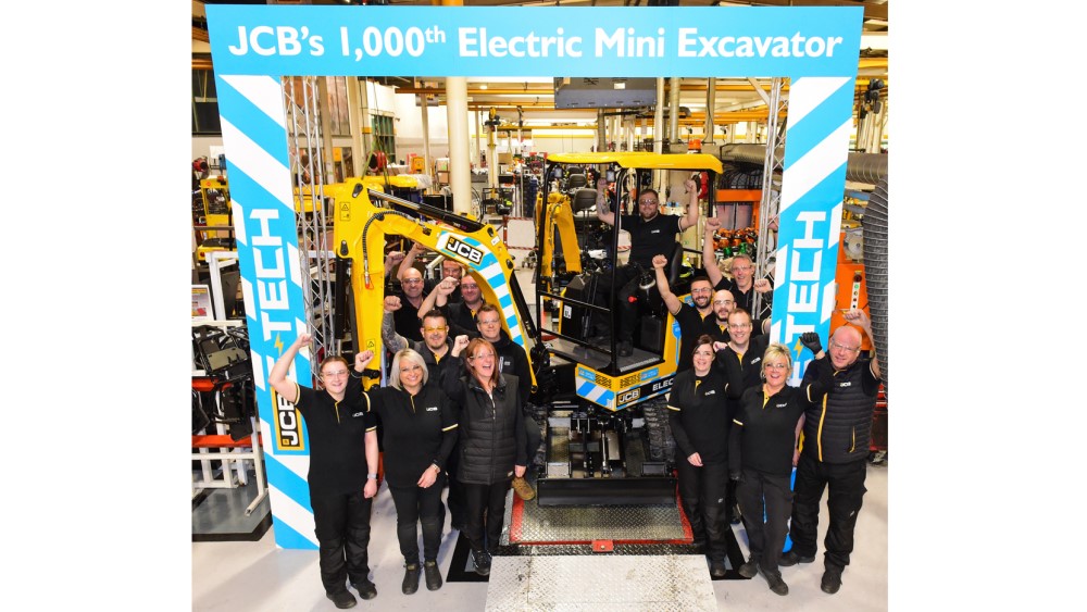 EHN Magazine - JCB racks up 1000th electric mini | Executive Hire News